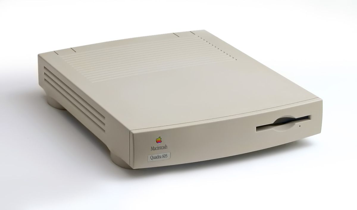 Macintosh Performa 476 - RetroTechCollection