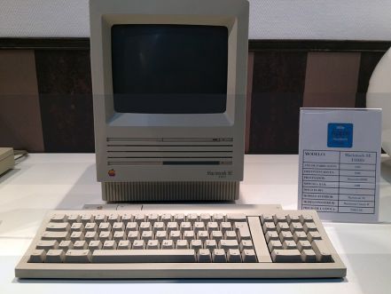 Macintosh SE - RetroTechCollection