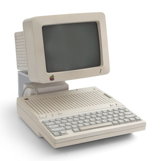 Apple IIc - RetroTechCollection